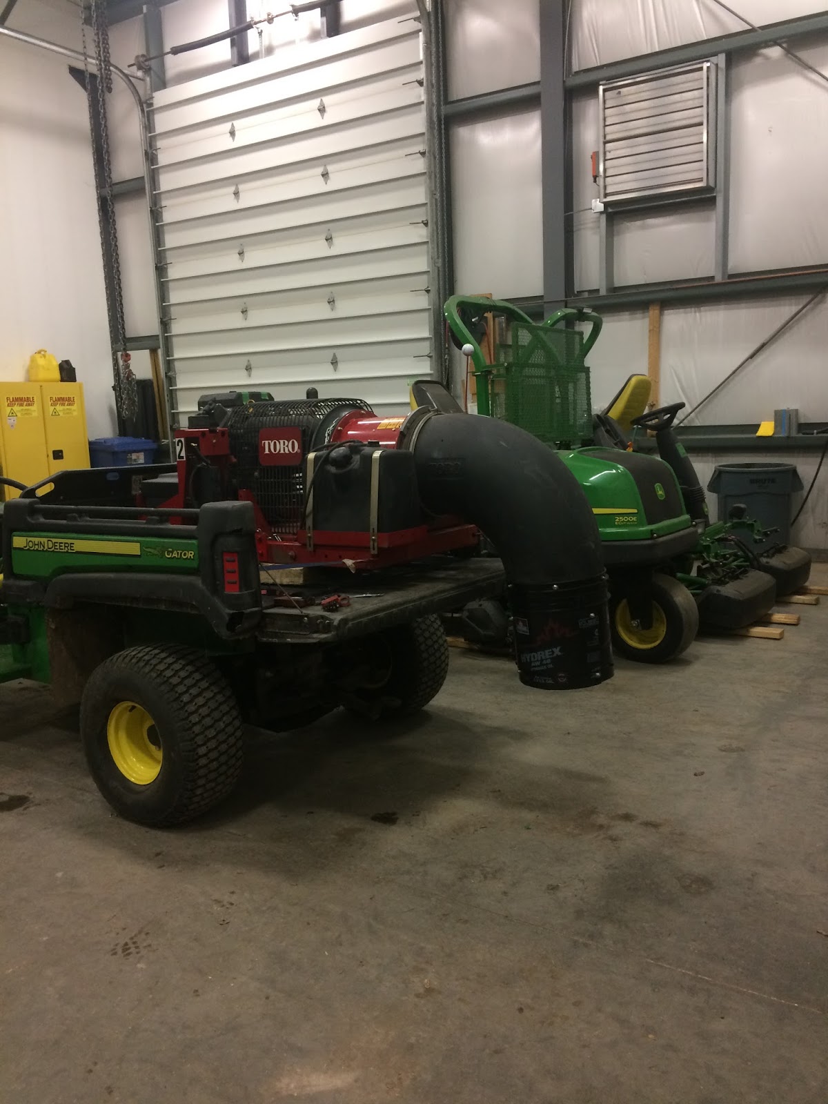 Bobs Shop: Detrailered Toro pro force blower