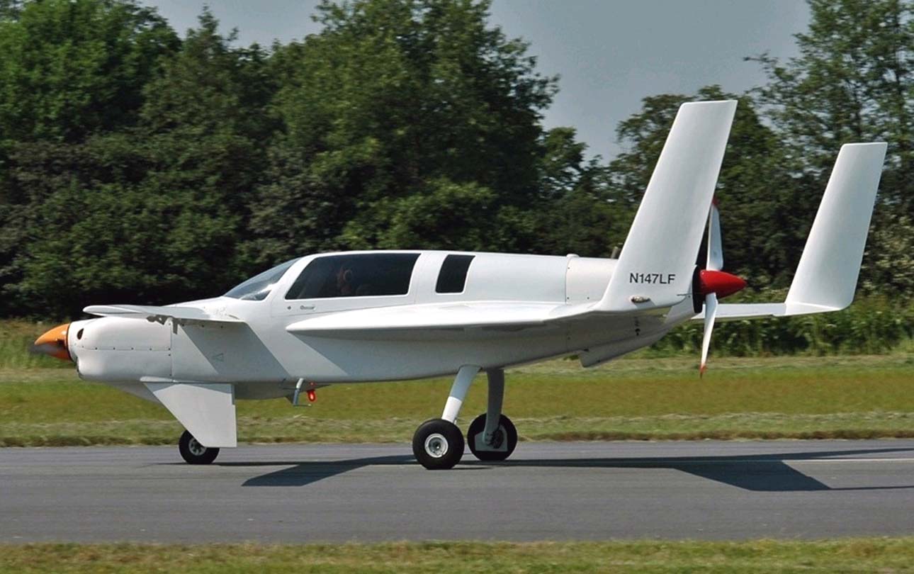 nhungdoicanh: Rutan 40/74 Defiant