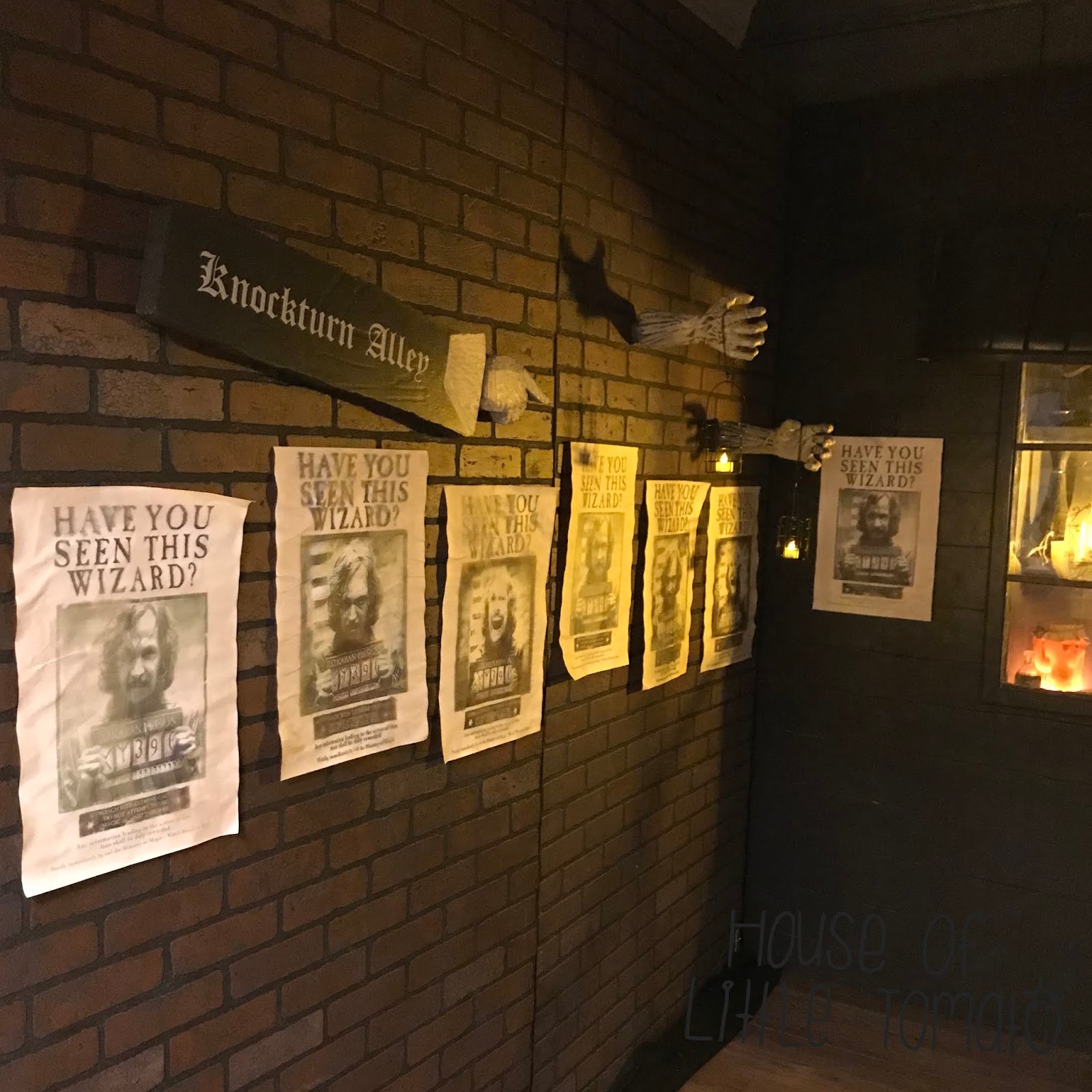 House of Little Tomato: Escape From Wizard Prison Party: Decorations