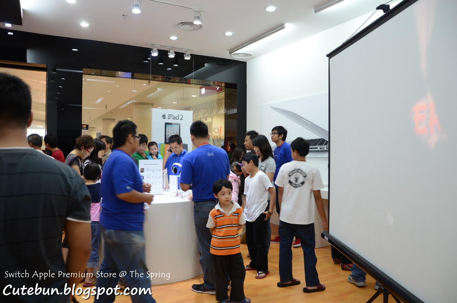 Switch Apple Premium Store now @ The Spring Kuching!