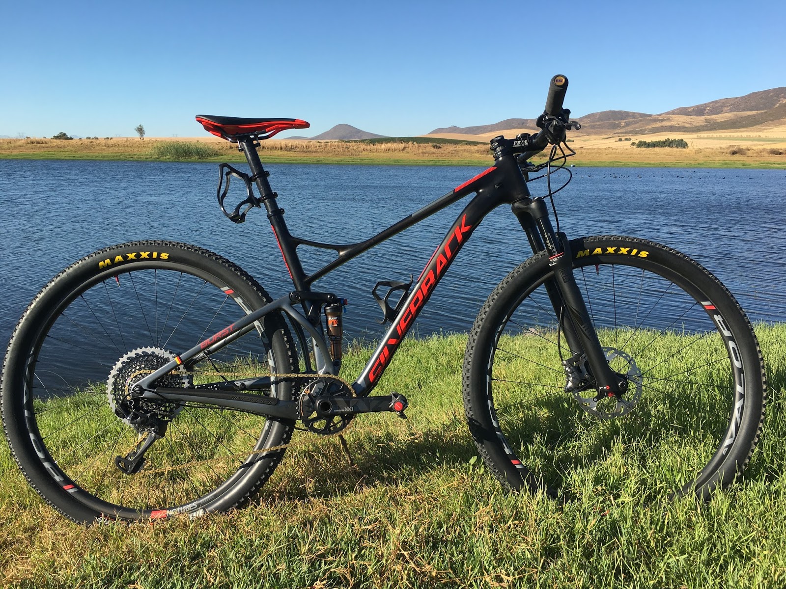 Jaco & Hildegarde: Bike Review - Silverback Sesta SBC
