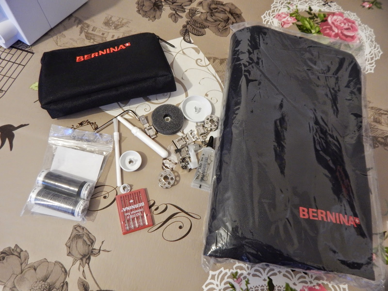 Dans le dressing de mes ptits titis: La Bernina 215 Simply Red : elle à ...