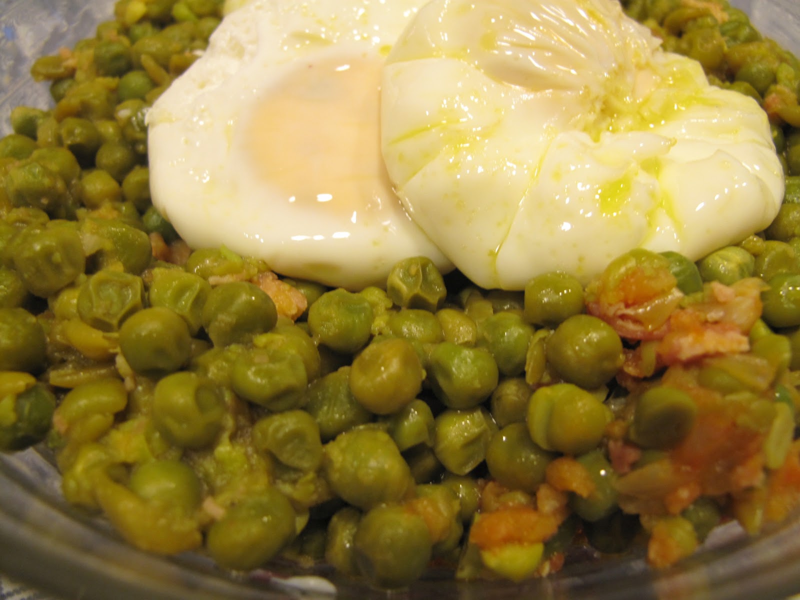 My Kitchen: Ervilhas com Ovos Escalfados
