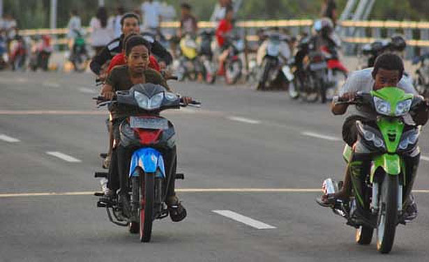 MOTOR BALAP LIAR: foto balap liar