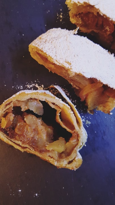 Strudel me mollë (Vienez) | BonBon Taste