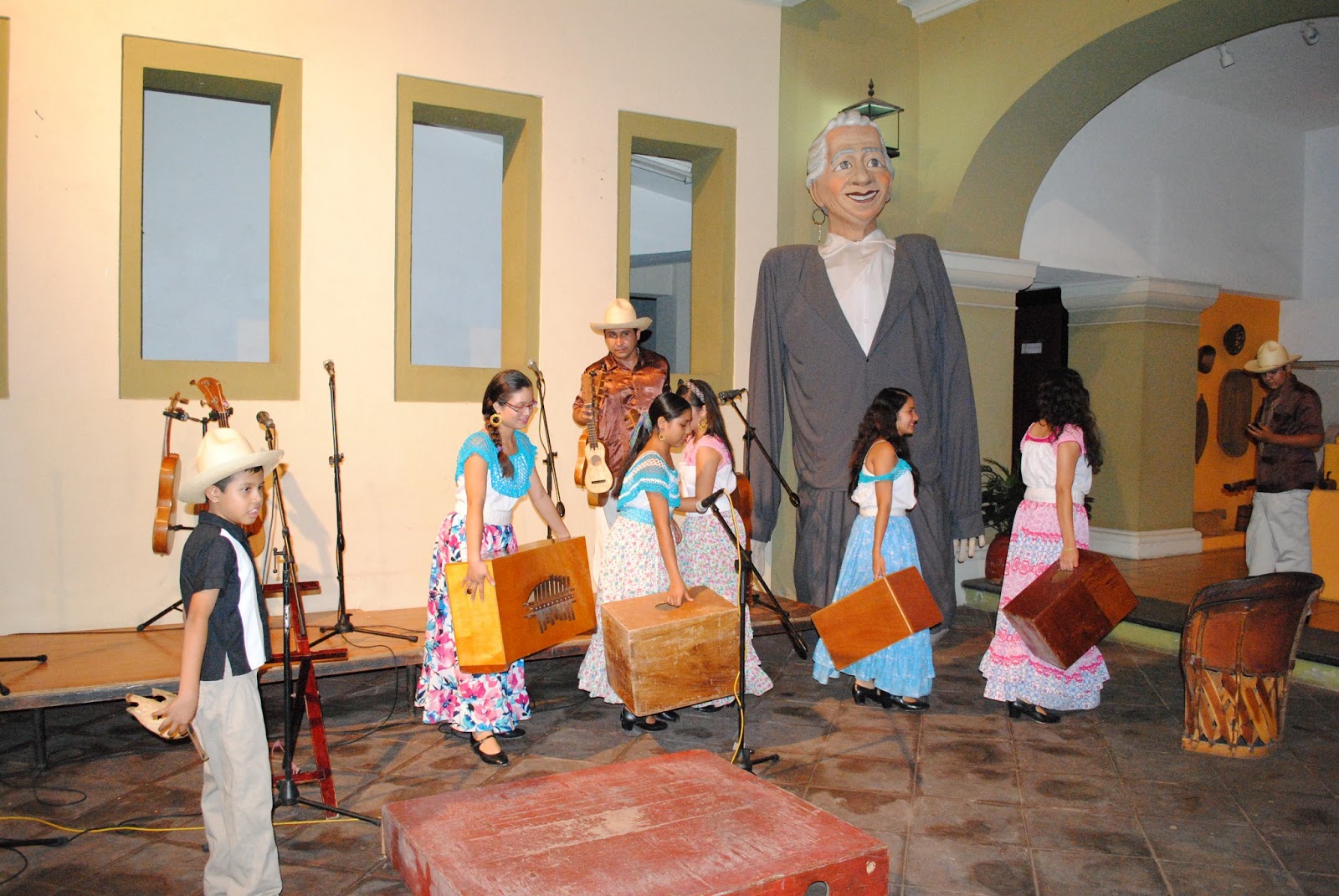 Los Soneritos Colima: Instrumentos