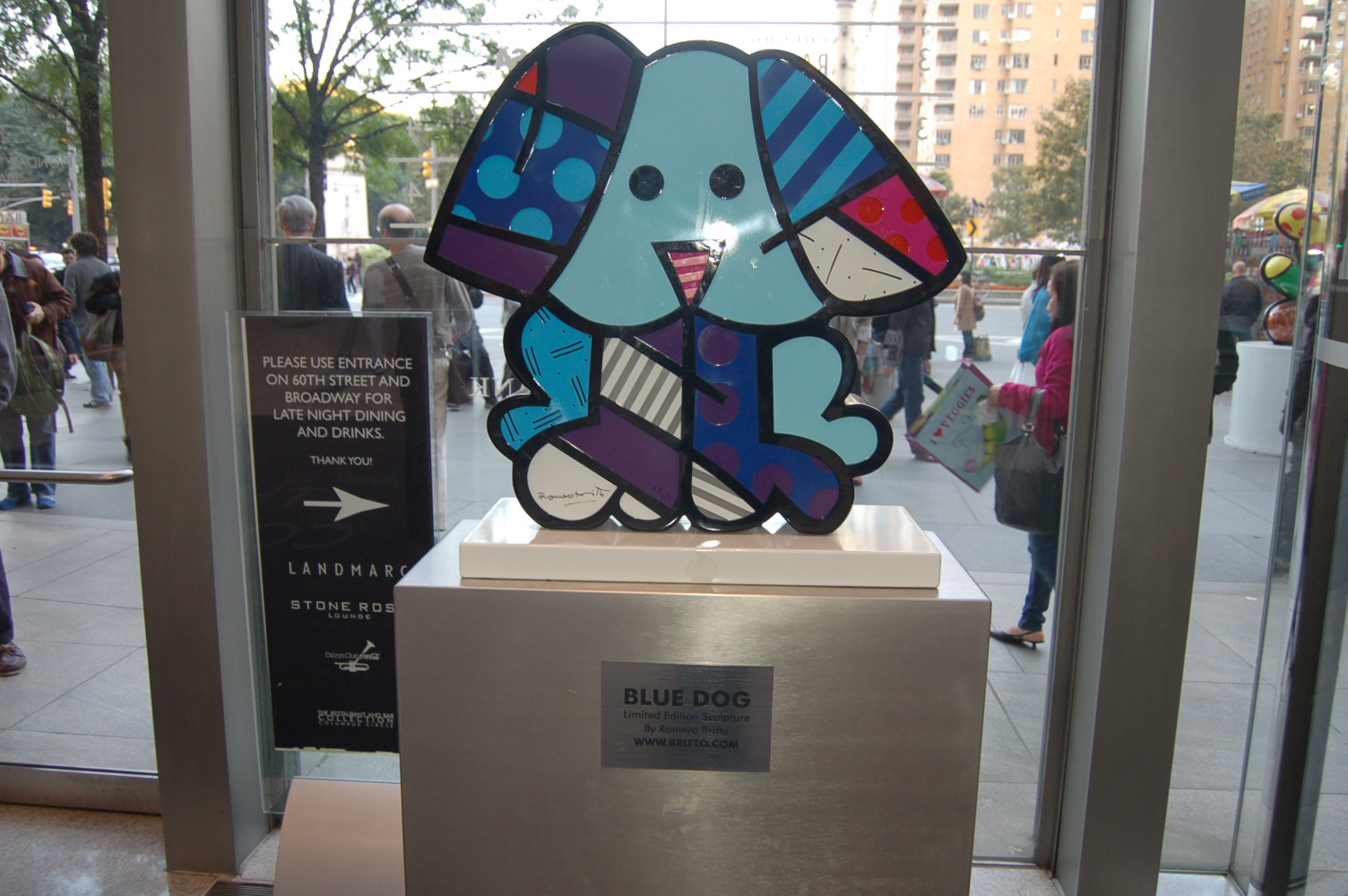 Gino & Leslie: Sculpture Obsessed Siblings: Romero Britto. "Blue Dog"