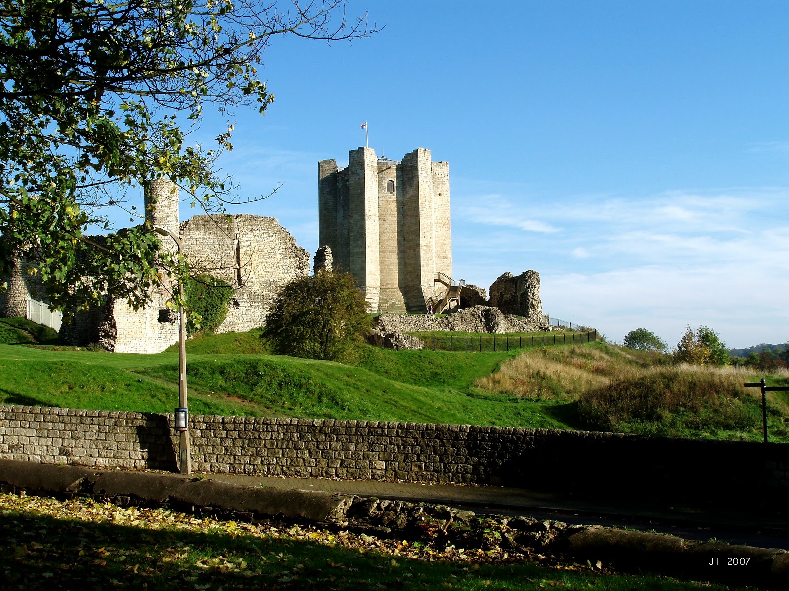 CONISBROUGH PHOTOS: CONISBROUGH CASTLE