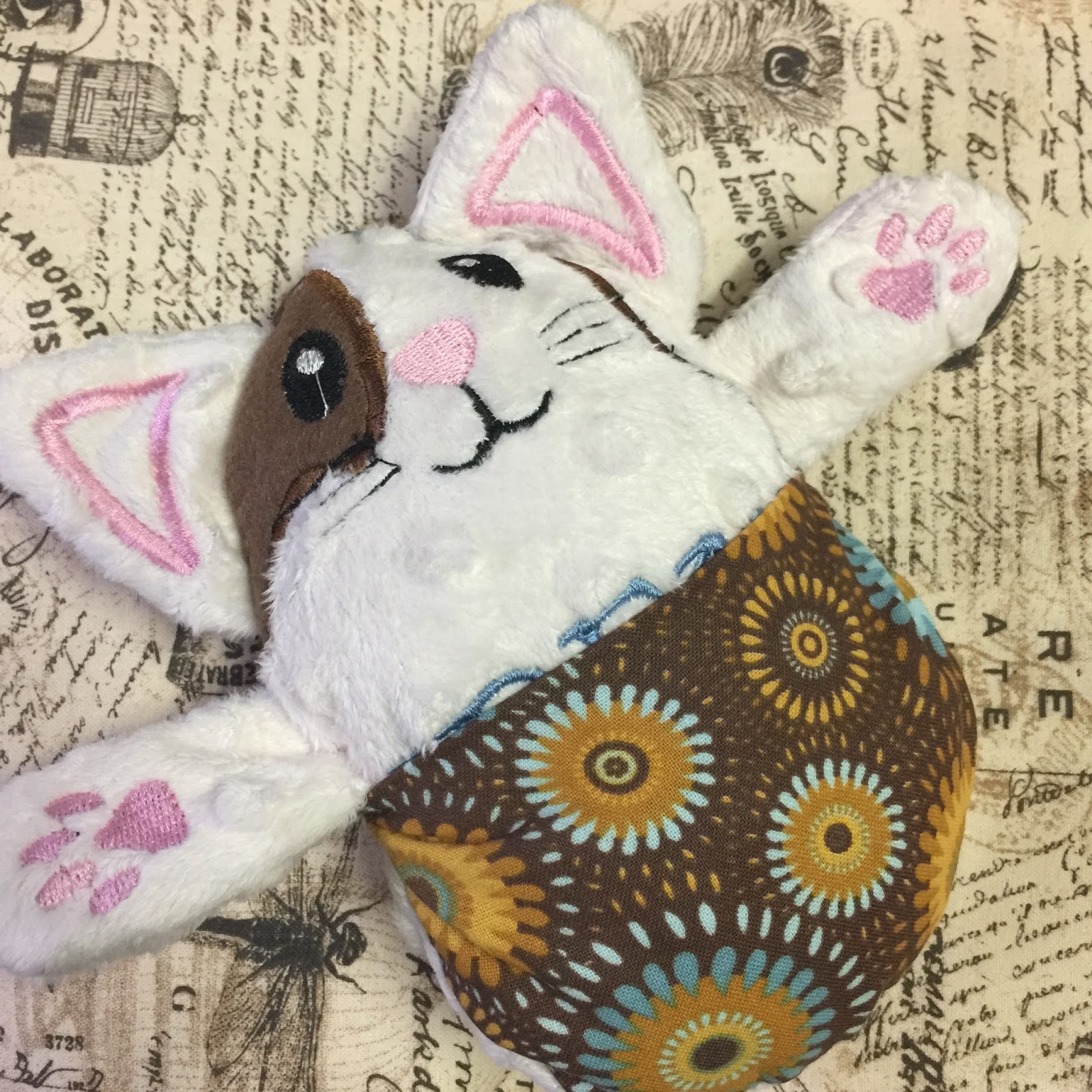 Whimsicalnquirky Craft: PEEKABOO CAT SOFTIE