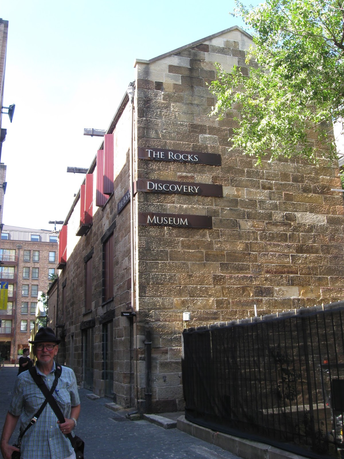 ancestral roofs: March 2018