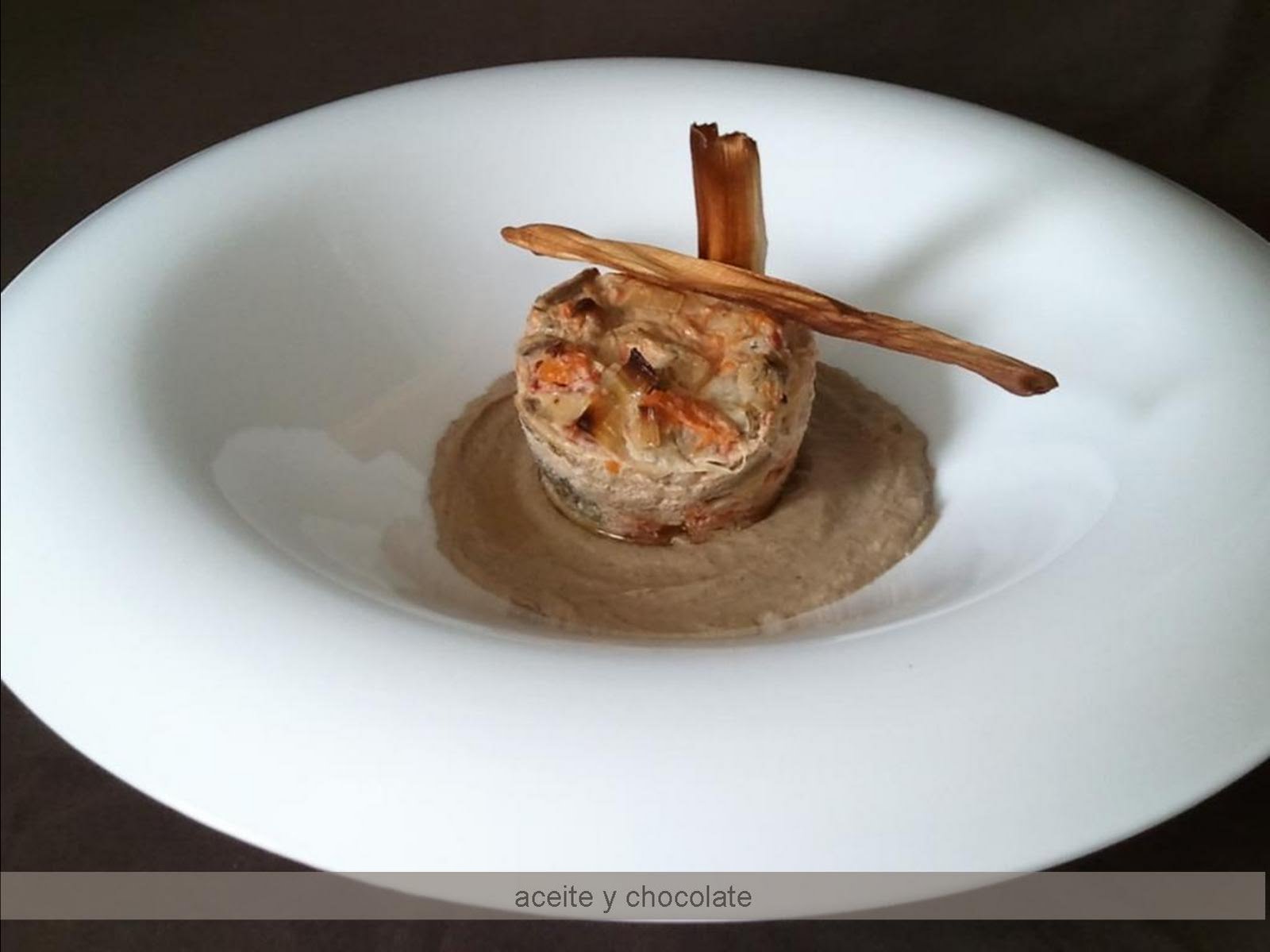 aceite y chocolate: pastel de verduras con puré de hongos