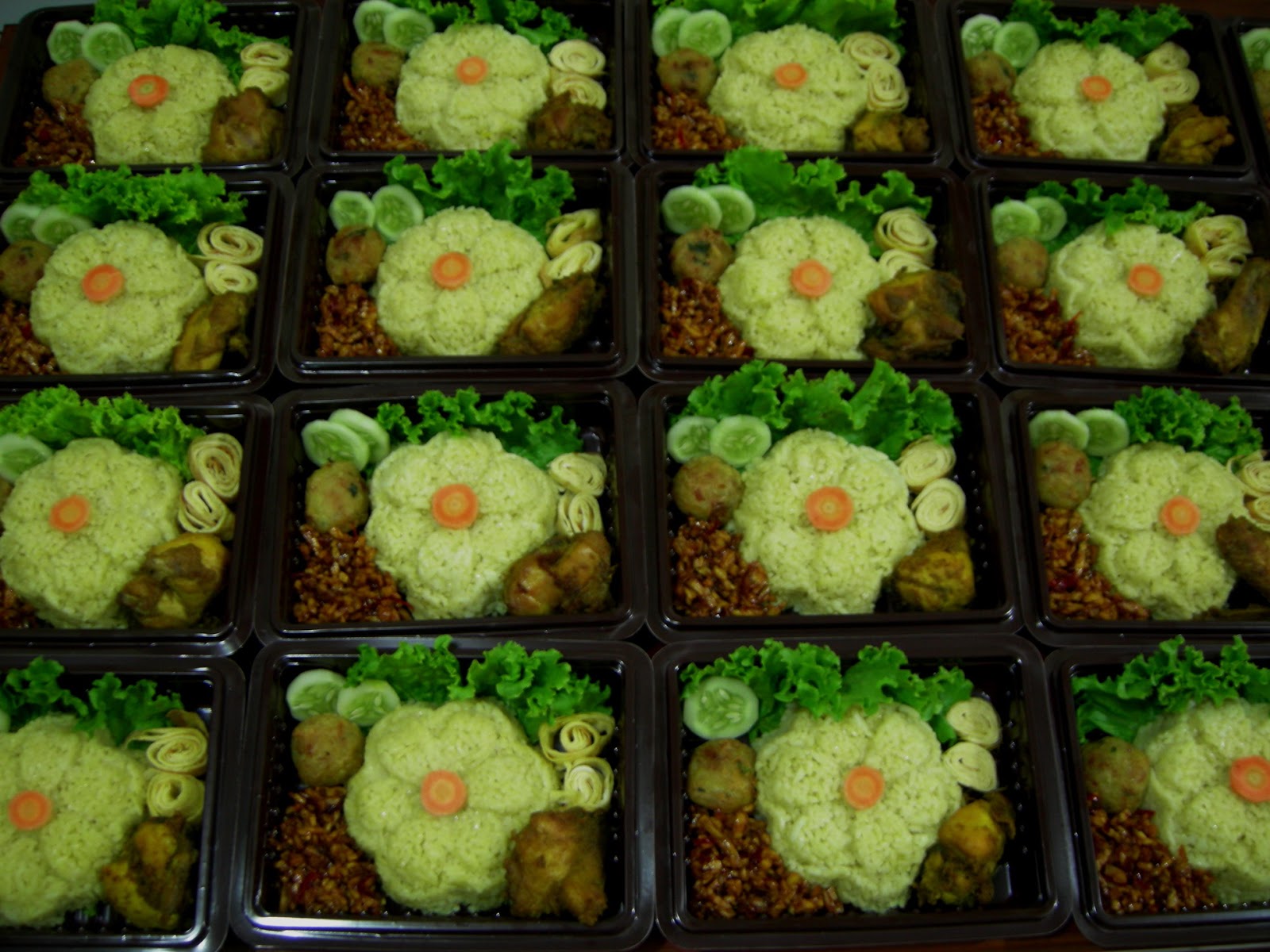 Kuenya-Najmina.com: Nasi Kuning Bento