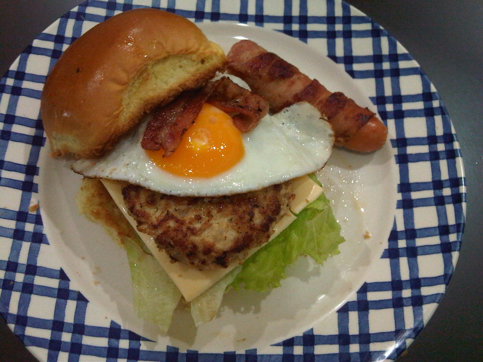 Simple Life: SImple Burger...... @ PJ SS2