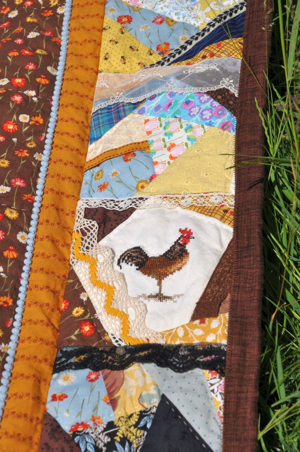 COLOURS AND FABRICS: 'Foep' quilt with crazy borders finished!