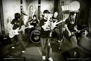 ♥ MIKERU ON TODAY ♥: maLaya Alternative Rock Band ; EstranGed