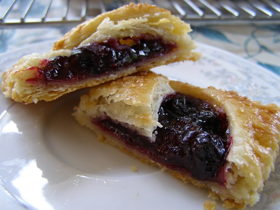 Hanaâ's Kitchen: ABC - Blueberry Hand Pies