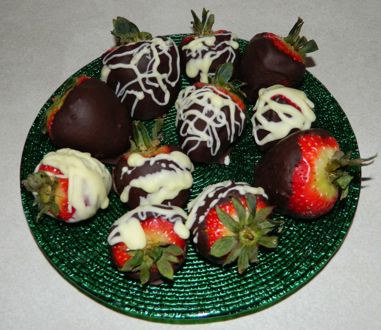 Lise's Log Cabin Life: Chocolate Dipped Strawberries