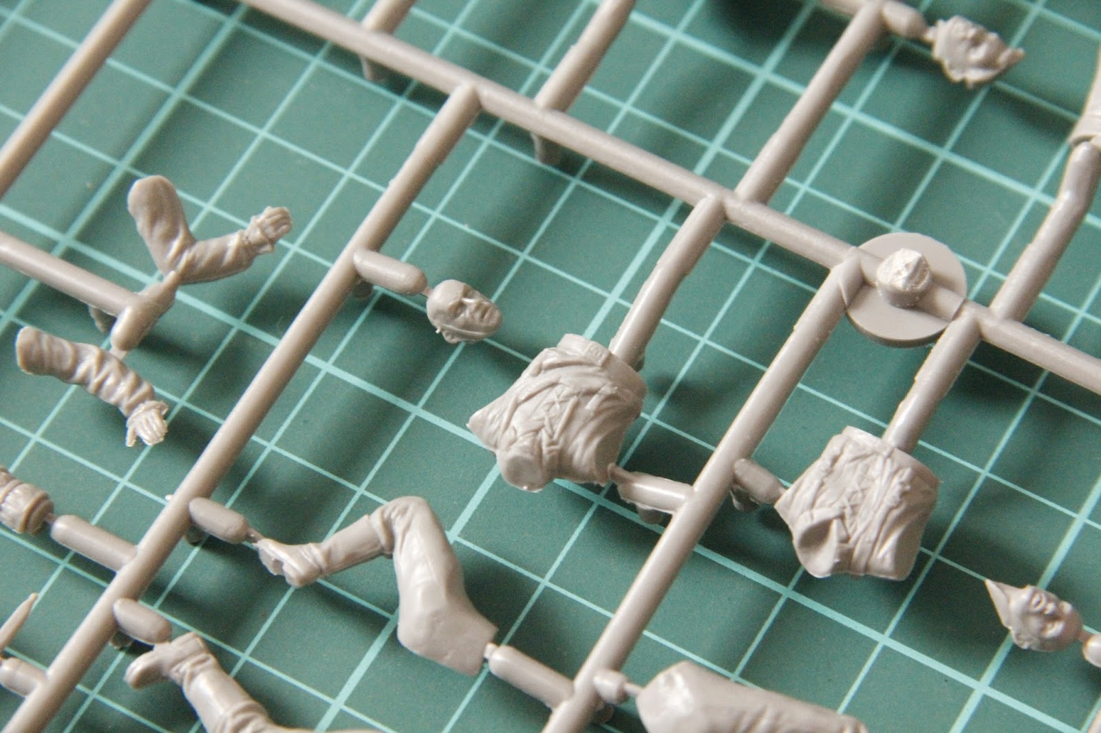 Master Box 1/35 Crossroad Eastern Front (MB35190) - DetailScaleView