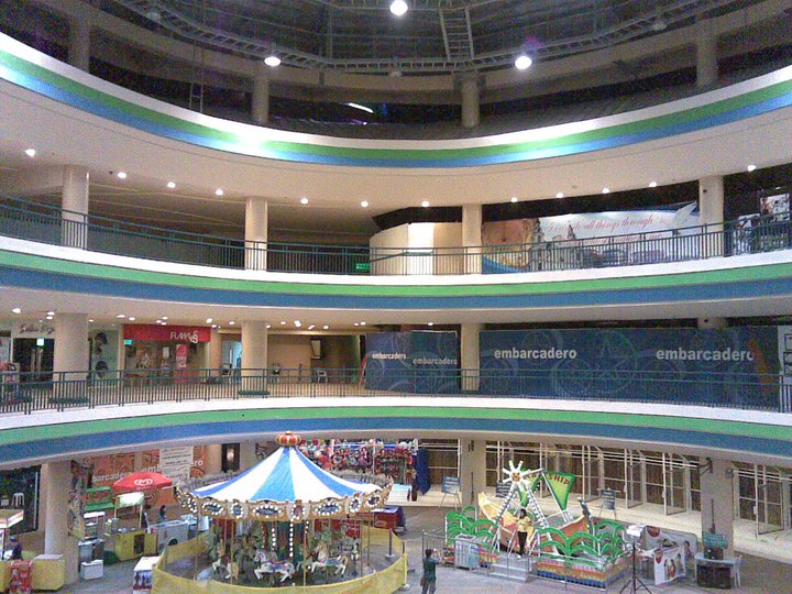 BICOL TOURIST SPOTS: Embarcadero de Legazpi