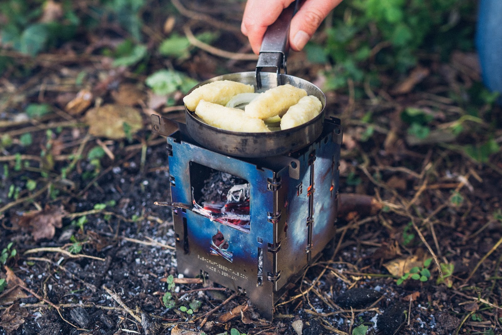 Outdoor Kitchen 01 | Hobo Schupfnudeln + Buchtipp Bushcraft Essentials ...
