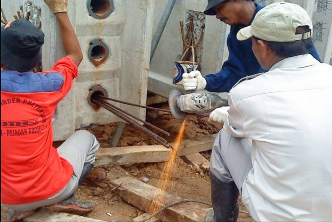 Proses Pelaksanaan Stressing PCI Girder Pada Jembatan