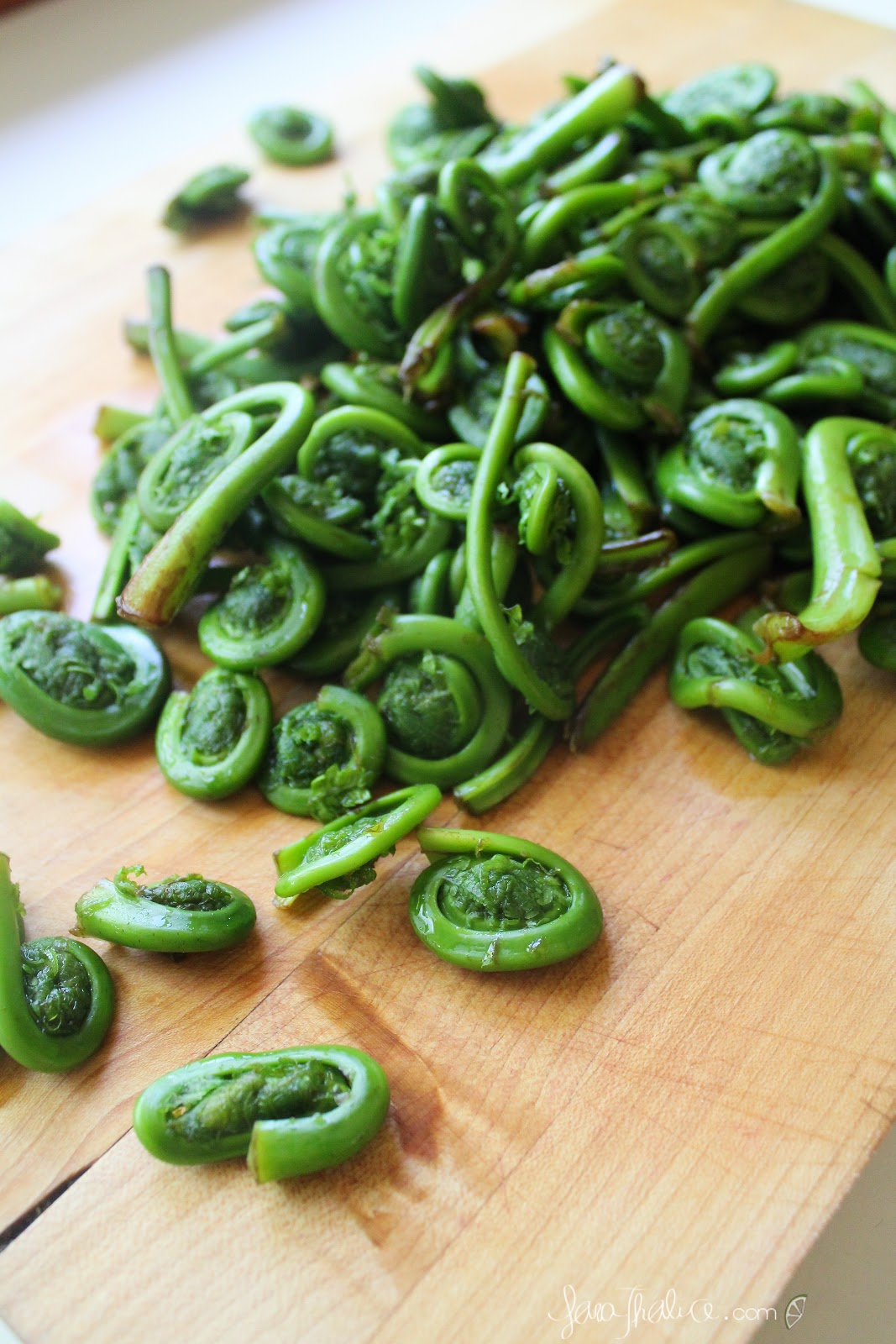 LaraThalice: Sautéed Fiddleheads