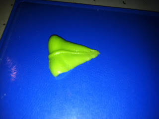 The Iced Queen: Piping with Leaf Tips