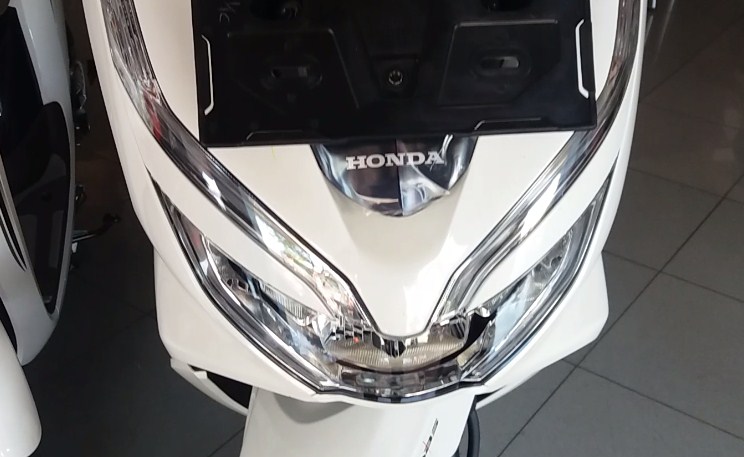 PERBANDINGAN HONDA PCX 150 DAN YAMAHA NMAX 155 | AUTOKLIK