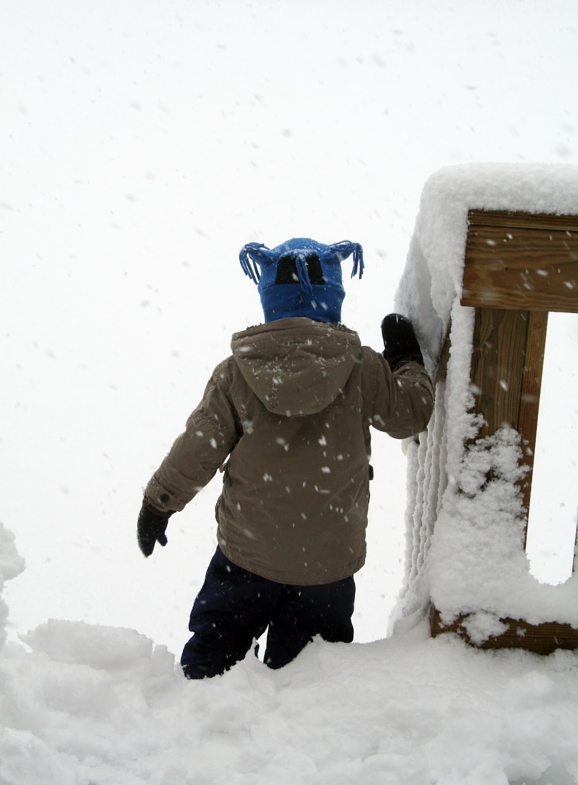 With thy Needle & Thread: Snowman Building 101