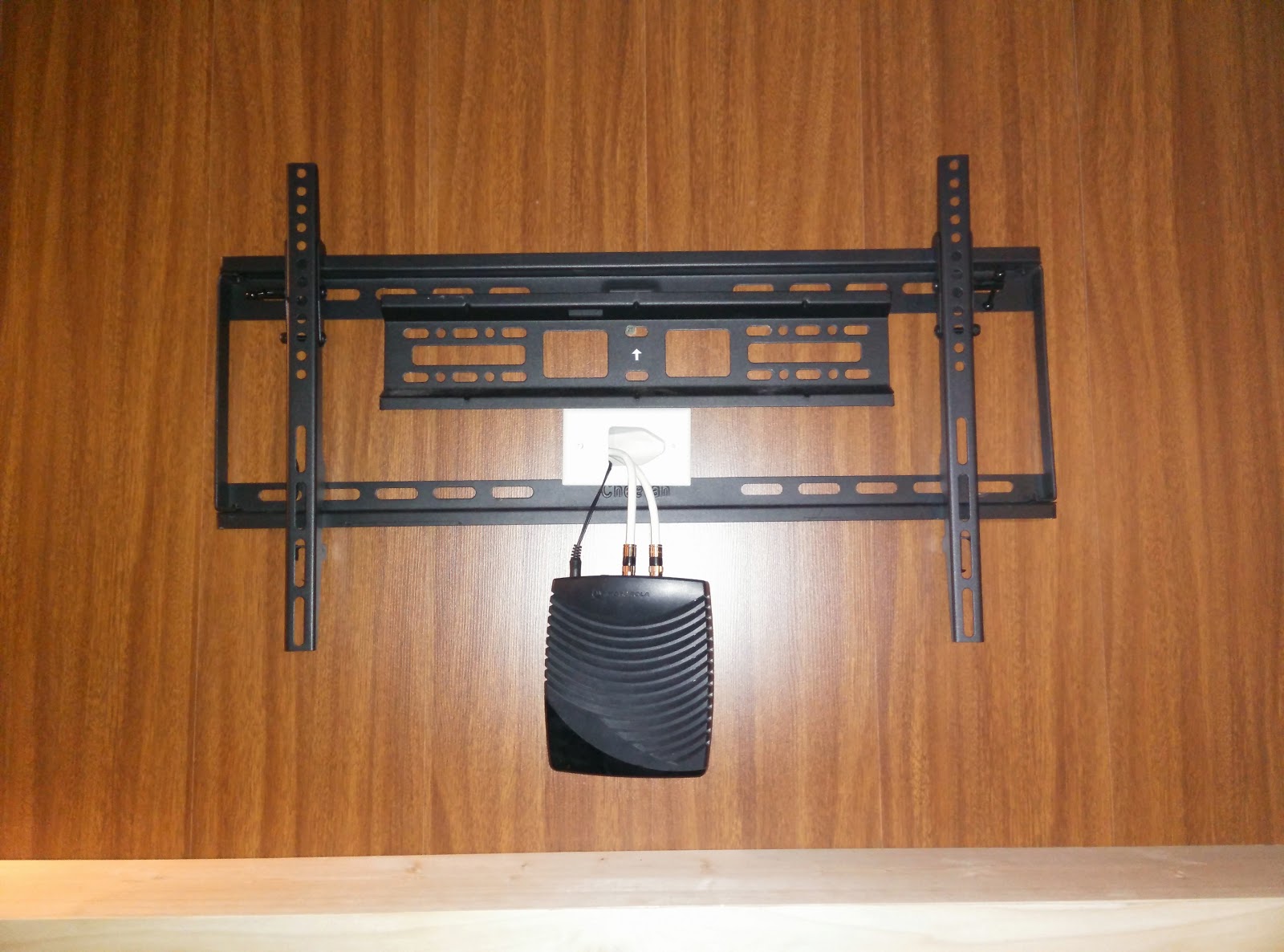 Road to the Ravenna: DIY TV/Fireplace Wall with Stone Accent & Tile ...