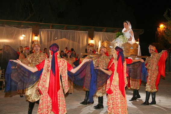 Fashion: traditional Jordanian costumes