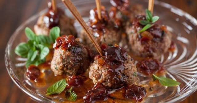 Kofta Meatballs with Sweet and Sour Cherry Sauce Recipe | LEBANESE RECIPES