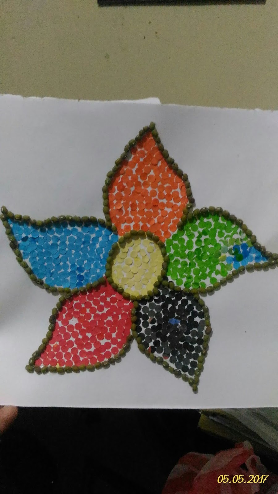 Seni Rupa Anak Usia Dini: Praktek ke -10 Mozaik