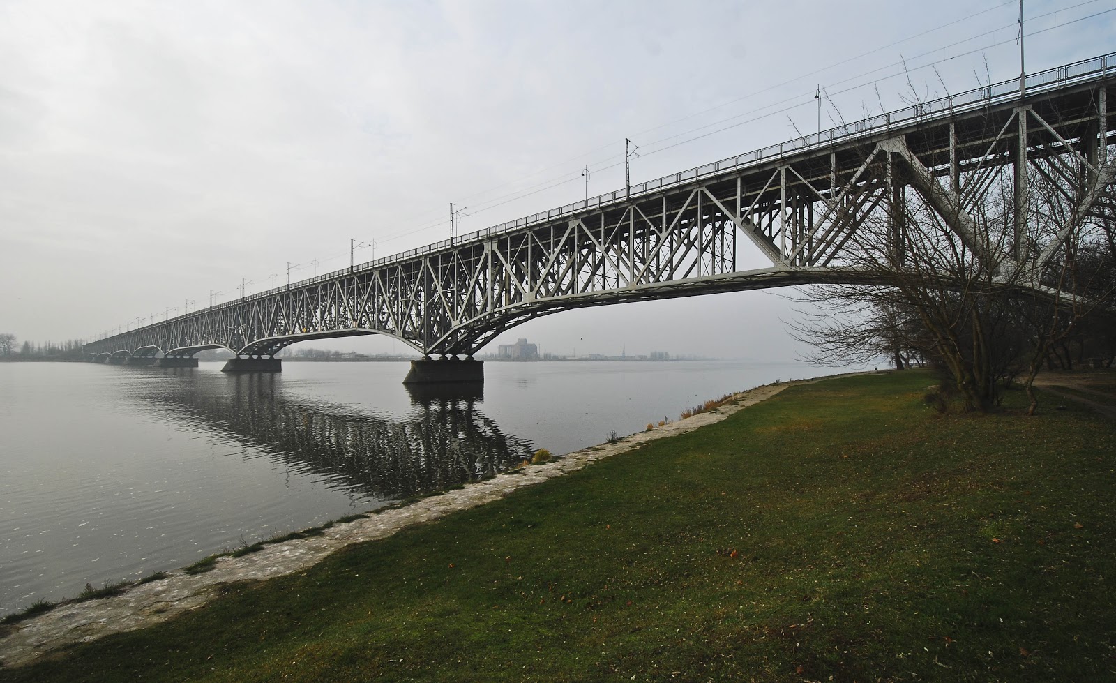 W-wa Jeziorki: Płock by night, Płock by day