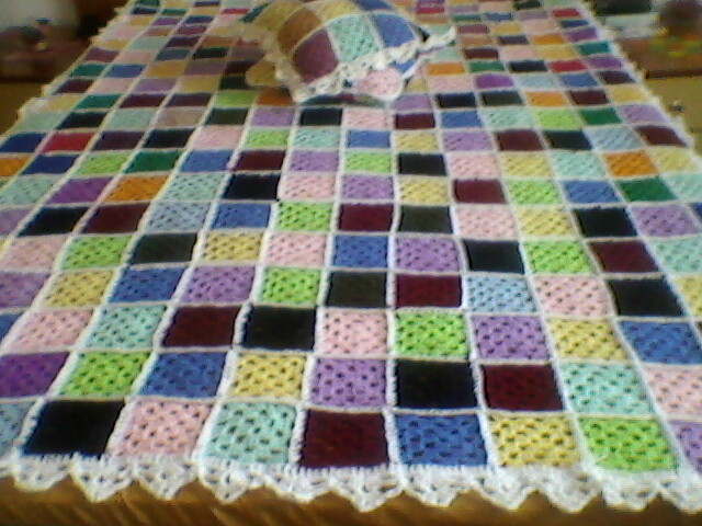 MICILE MELE CREATII: SET PATURA SI PERNITE,CROSETATE,MODEL GRANY