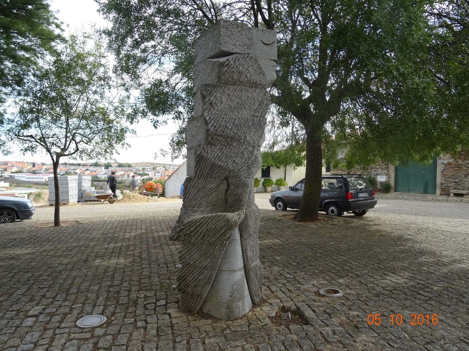 ALFÂNDEGA DA FÉ: A FONTE DO ANJO de Paulo Neves: II Simpósio de Escultura em Pedra (2003)