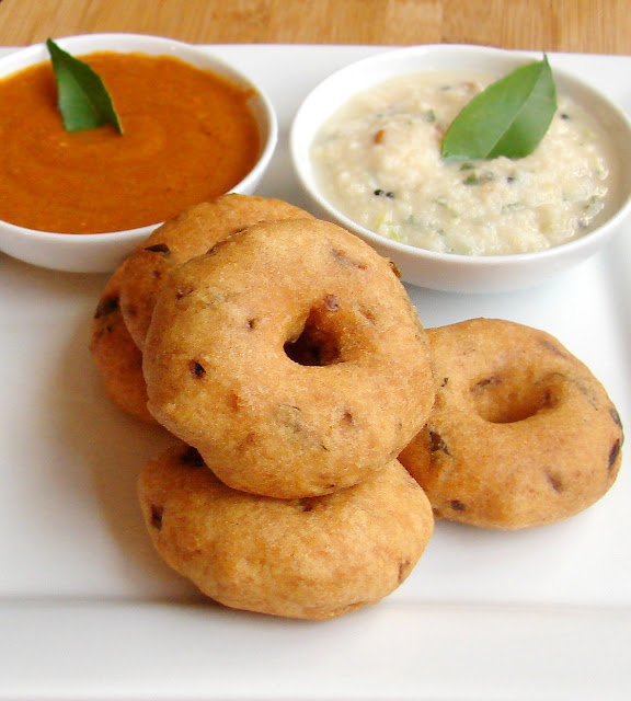 Uzhunnu Vada/Urad Dal Vada