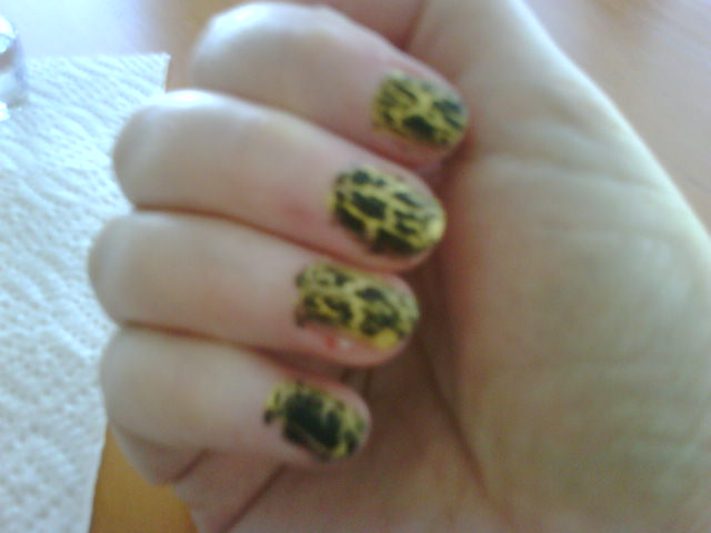 BellevueGrl: "Transformers Bumblebee" Nail Look