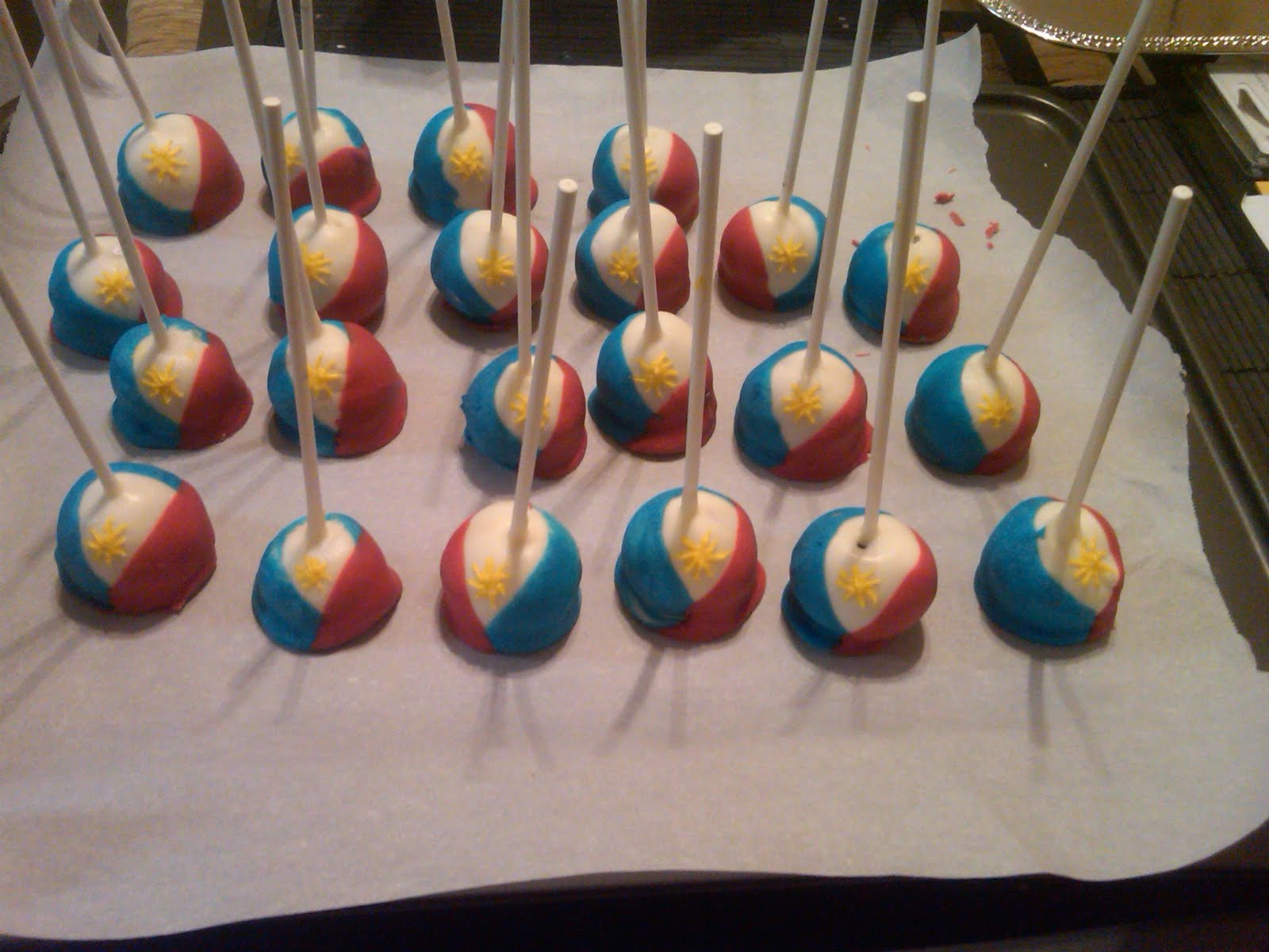 Shell's Tasty Treats: Filipino flag cake pops