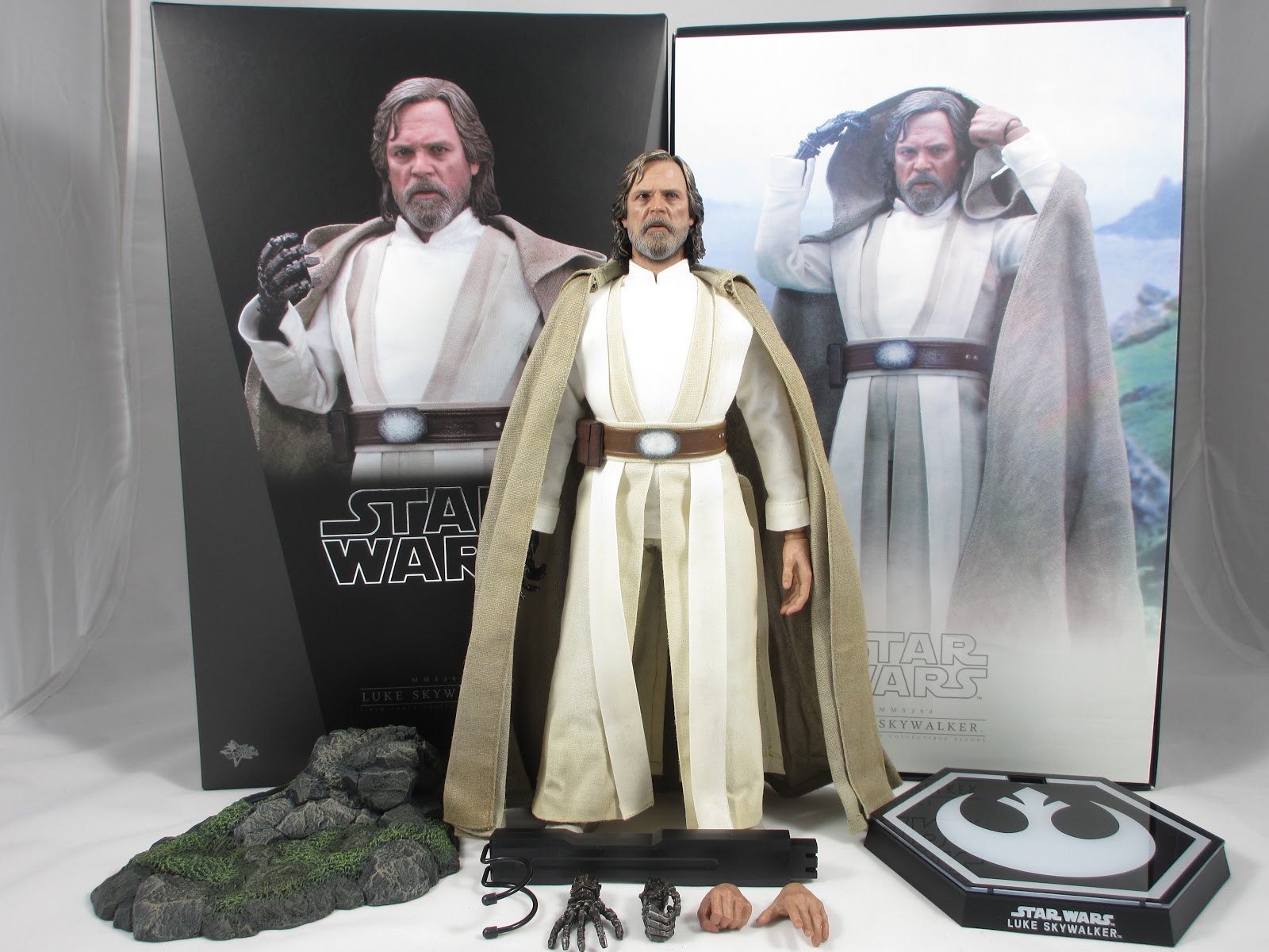 Kool Kollectibles: Hot Toys MMS390 Luke Skywalker from The Force Awakens