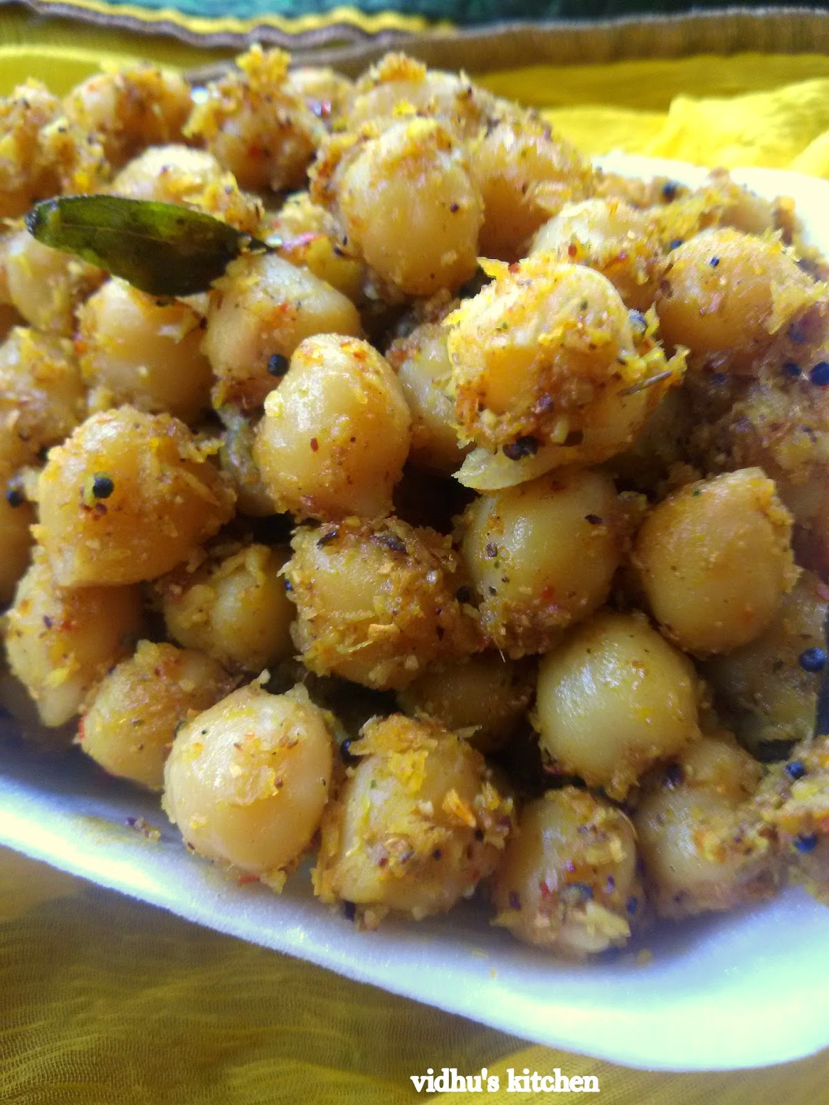 Vidhu's kitchen: White Channa Sundal / Chickpea Sundal ( with spice ...