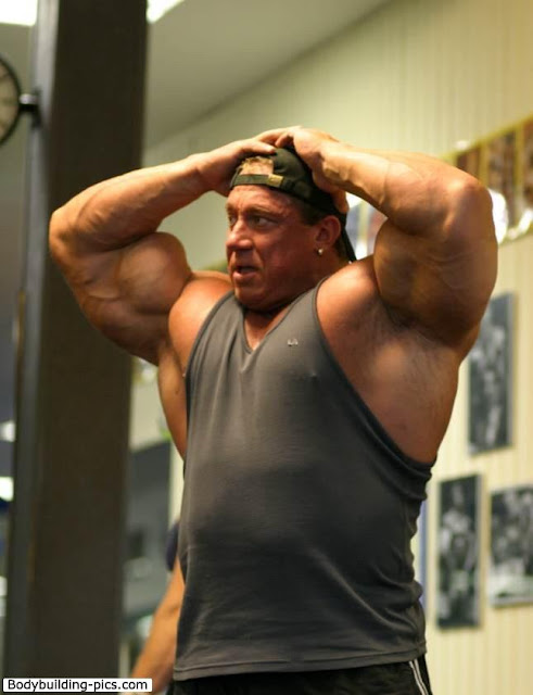 Muscle Lover: German bodybuilding Legend - IFBB Pro Markus Rühl