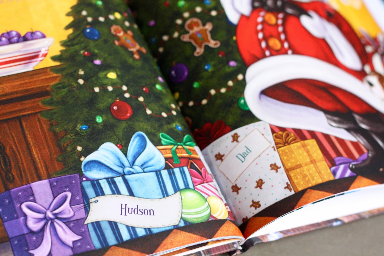 Magnolia Mamas : I See Me: Personalized Christmas Books