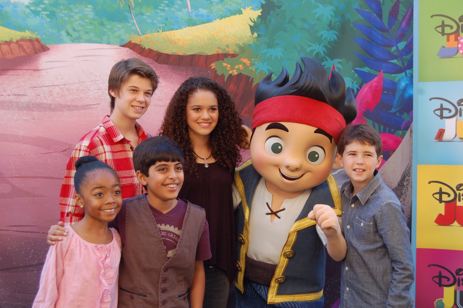 Disney Sisters: Peter Pan Returns to Jake and the Never Land Pirates