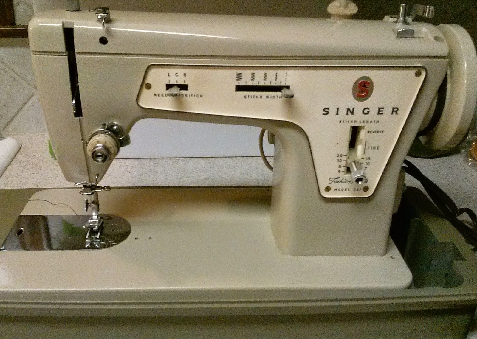 Sewing Machine Mavin: March 2015