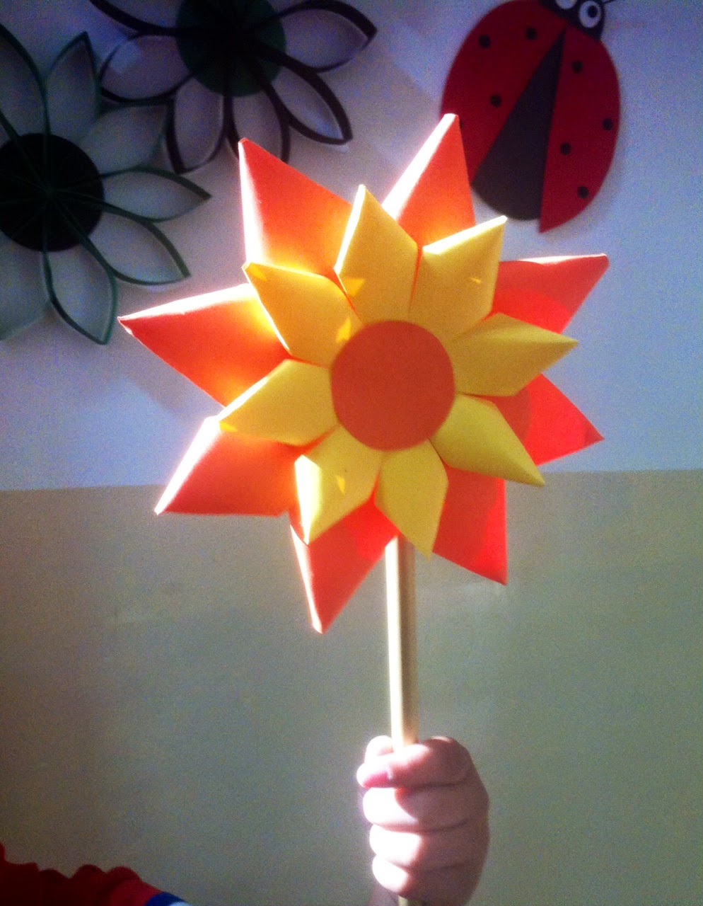 Art ,Craft ideas and bulletin boards for elementary schools: 3D flower ...