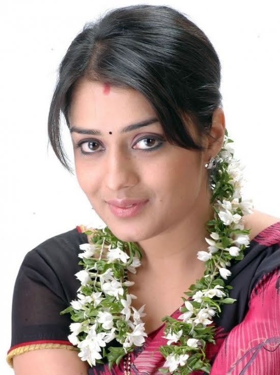 wallphone: Actress Nikitha Sexy hot Saree photos