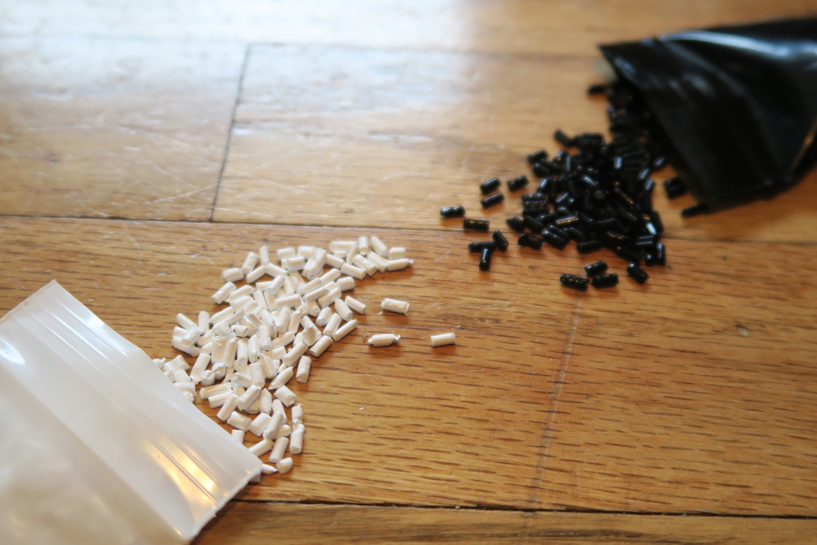 An Apel a Day: Polly Plastics Moldable Plastic & Color Pellet Kit Review