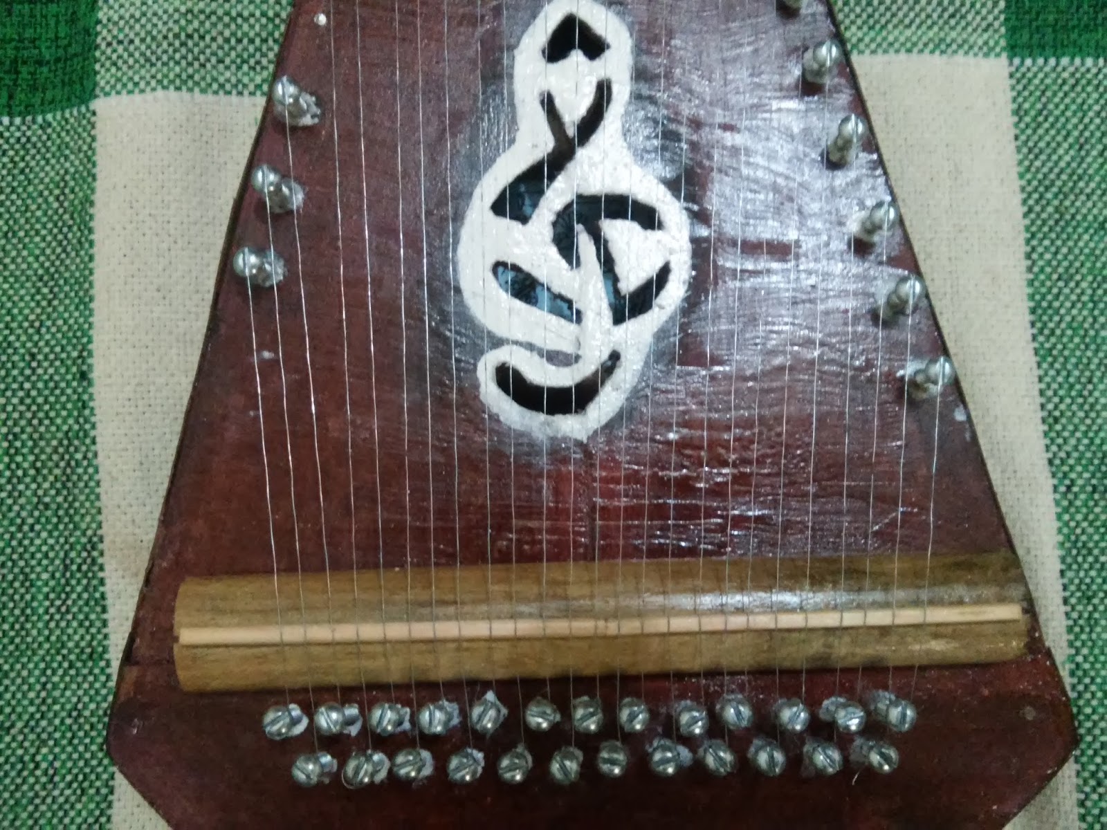 Cipriano's Instrumentos: O que é um Saltério de Arco - Bowed Psaltery ...