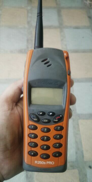 Ericsson R250s Pro Aka Paus oren - lapak hp jadul